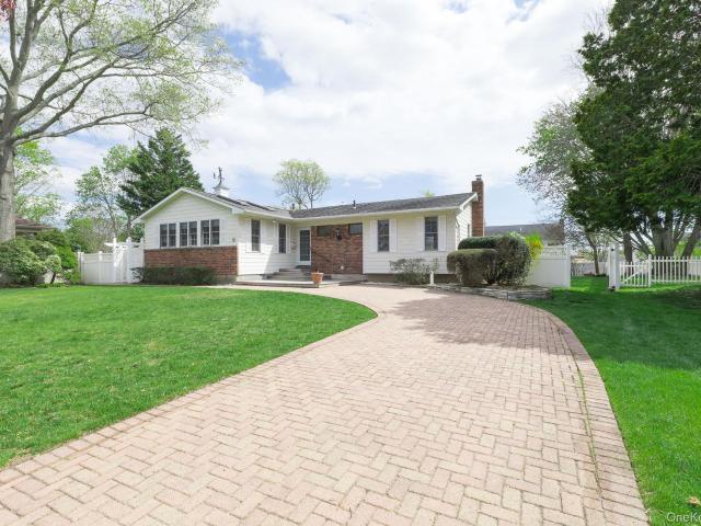 10 Fortune Ct, Commack, NY 11725 | MLS #988502 | Compass