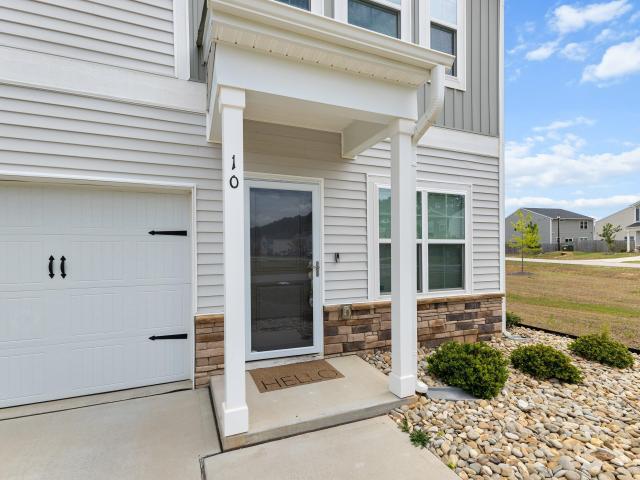 10 Forest Meadow Lane