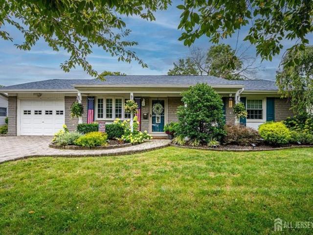 10 Forest Park Ter, Middlesex, NJ 08831