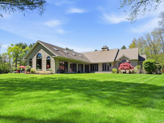 10 Fox Meadow Lane