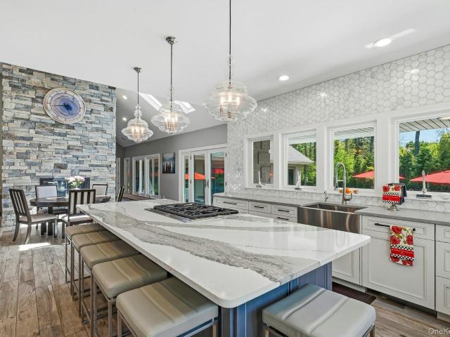 10 Fox Meadow Ln, Lloyd Harbor, NY 11743 | MLS #991599