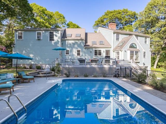 10 Fox Run, East Sandwich, MA 02537