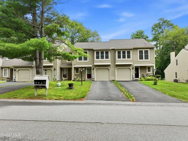 10 Flintlock Ln, Halfmoon, NY 12065