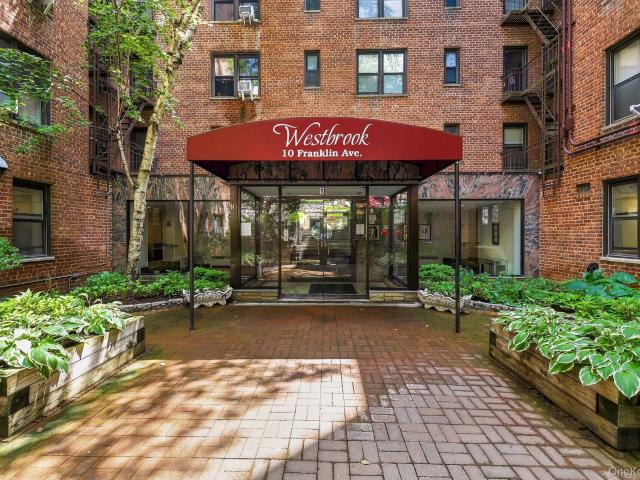 10 Franklin Avenue 2A