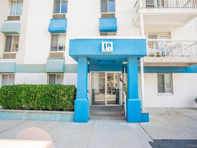 10 Franklin Boulevard 411