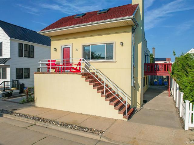 10 Freeport Avenue