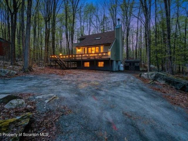 10 Garden Dr, Lake Ariel, PA 18436
