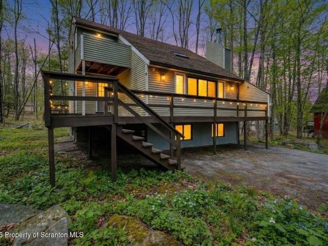 10 Garden Dr, Lake Ariel, PA 18436