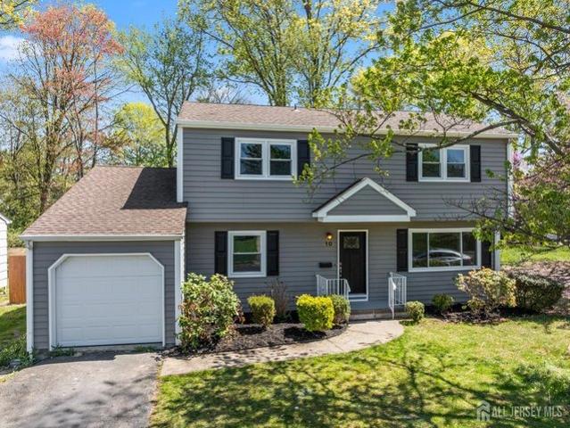 10 Ginesi Ct, Metuchen, NJ 08840
