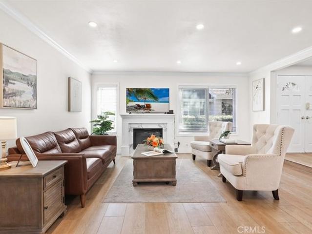 10 Goldenbush, Irvine, CA 92604