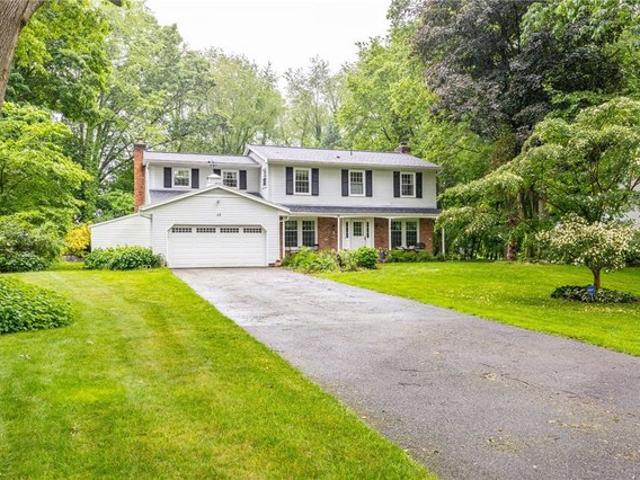 10 Glendower Cir, Pittsford, NY 14534