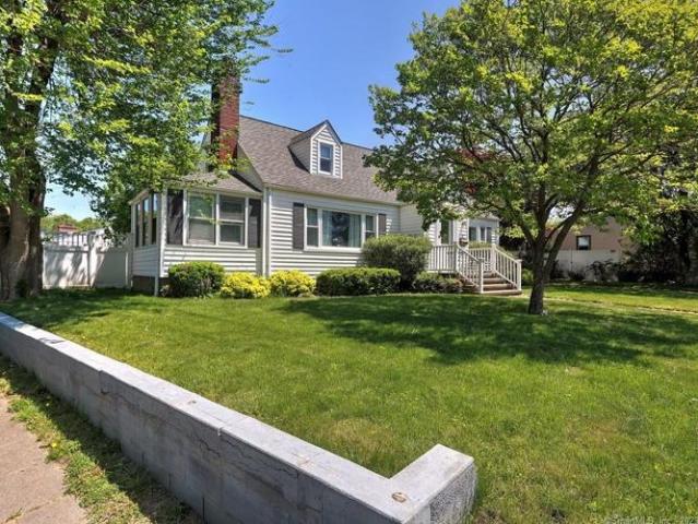 10 Glendale Rd, Stratford, CT 06614