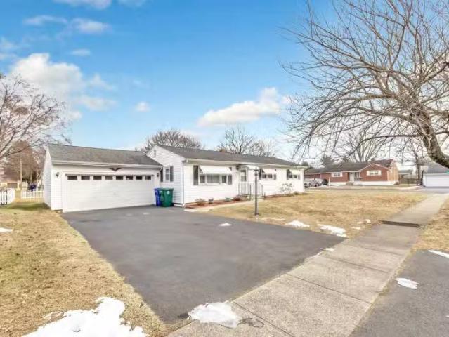 10 Glenn Drive, Stratford, CT 06614
