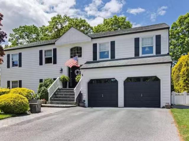 10 Graystone Ln, Smithtown, NY 11787 MLS 3555485