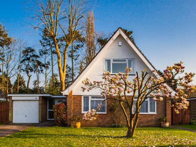 10 Grange Close, Goring On Thames RG8, 4 bed detached house to rent, £2,800 pcm | PrimeLocation