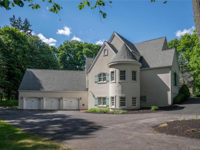 10 Greenwich Avenue