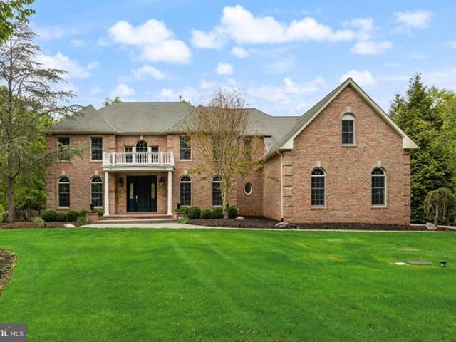 10 Hamilton Ct, Southampton, NJ 08088