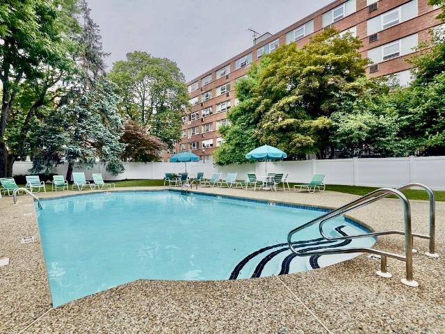 10 Hammond Pond Pkwy, Unit 304, Newton, MA 02467 | MLS #73462 | Compass
