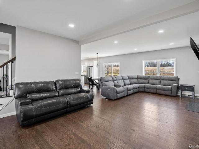 10 Harrier Ridge Dr, Wallkill, NY 12589 | MLS #1027