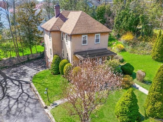 10 Harrison Dr, Larchmont, NY 10538