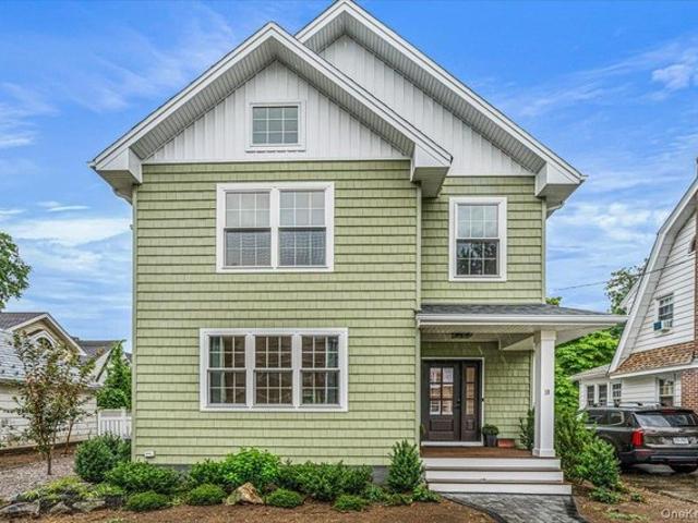10 Hazel Pl, Floral Park, NY 11001