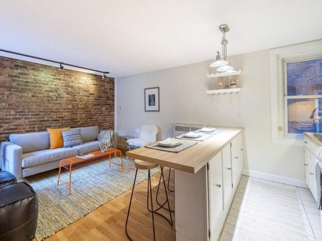 10 Henchman St Apt 2R, Boston, MA 02113