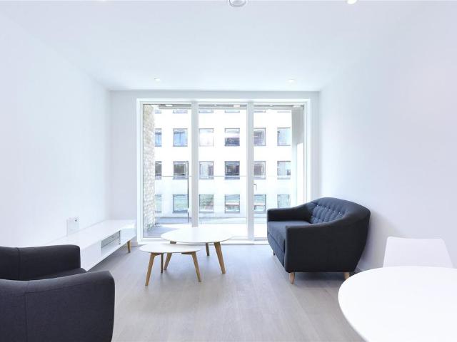 10 Hilary Mews, London, SE1 1 bed apartment to rent £2,695 pcm £622 pw