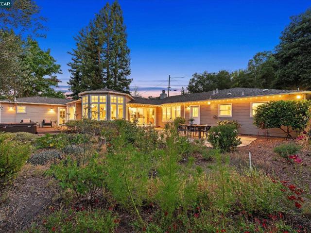 10 Hillcrest Dr