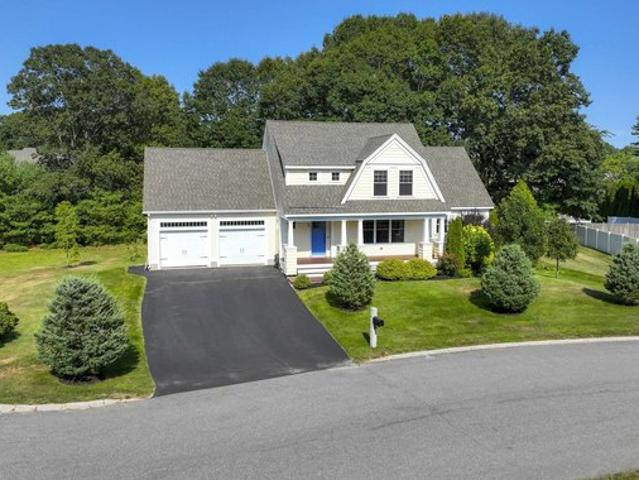 10 Hilliard Dr, Hampton, NH 03842