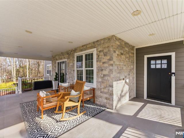 10 Hillside Avenue