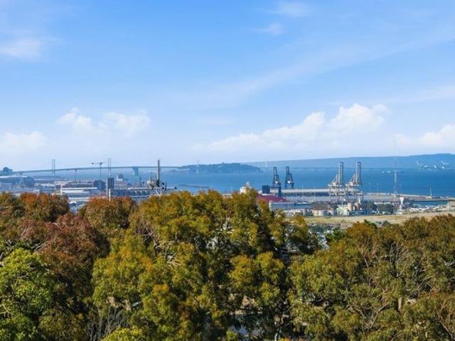 10 Hillview Ct, San Francisco, CA 94124