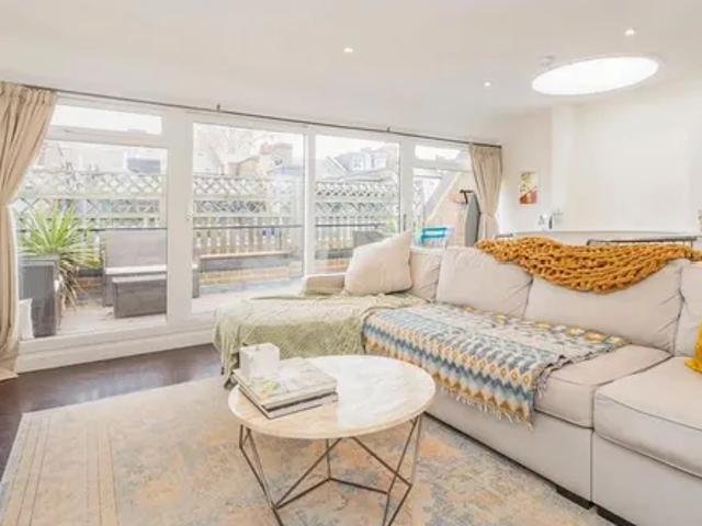 10 Hippodrome Mews, London, W11 4NN, United Kingdom | 3 bed townhouse for rent #167453738 | Rentberry