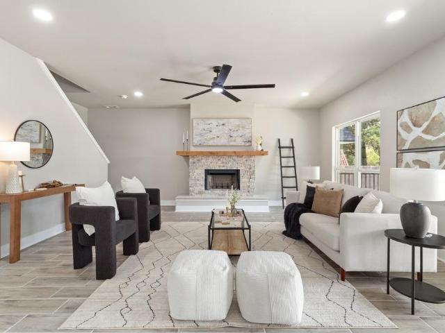 10 Honeysuckle Ln