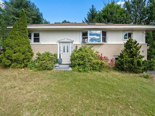 10 Hopkinton Rd, Upton, MA 01568
