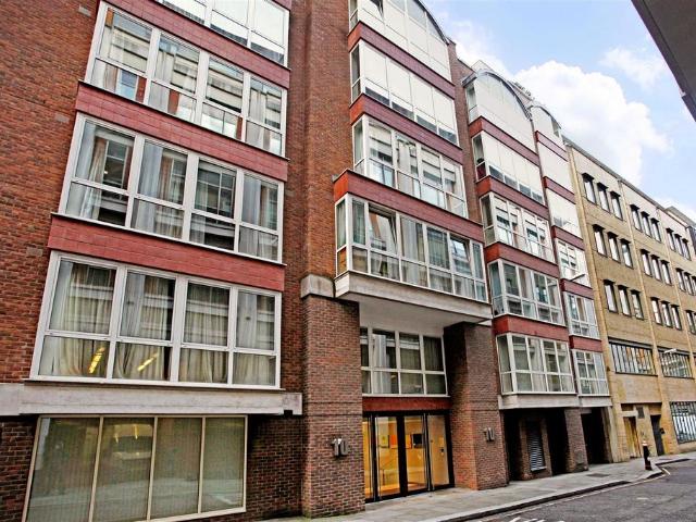 10 Hosier Lane, London EC1A 1 bed flat to rent £2,500 pcm £577 pw