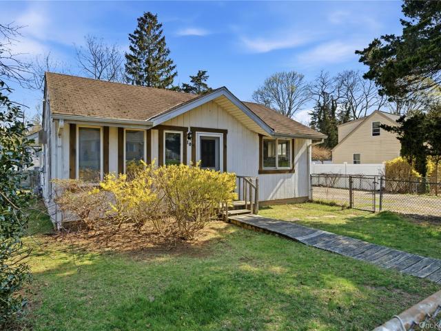 10 Howe St, Huntington Station, NY 11746 | MLS #981852 | Compass