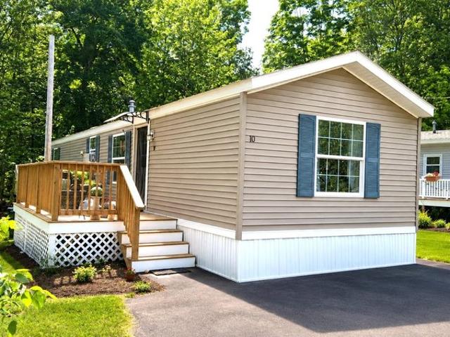 10 Hummingbird Ln, Raymond, NH 03077