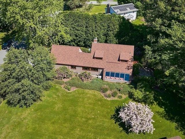 10 Hunters Hill Cir, Amherst, MA 01002
