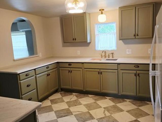 10 Hurford Ave, Shawnee, OK 74801
