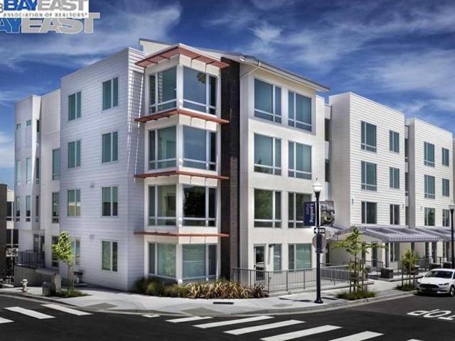 10 Innes Ct #208, San Francisco, CA 94124