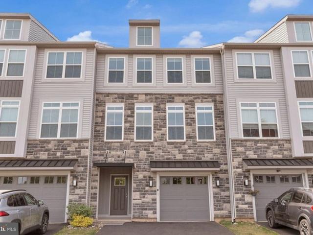 10 Independence Ct, Perkasie, PA 18944