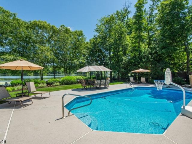 10 Indian Trail Rd