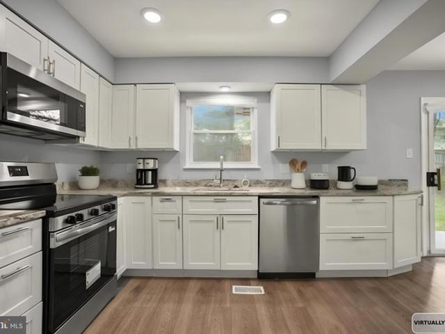10 Iron Bolt Ct, Catonsville, MD 21228