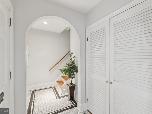 10 Irving Ct, Alexandria, VA 22314 | MLS #VAAX2054 | Compass