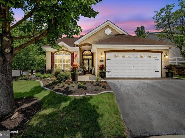 10 Irwin Dr, Upper Chichester, PA 19061