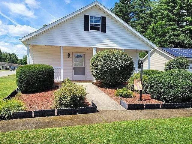 10 Jacob Dr, Gansevoort, NY 12831