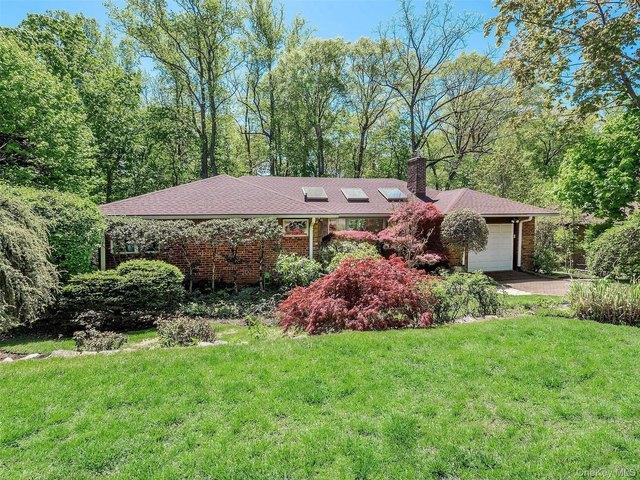 10 Jeannette Dr, Port Washington, NY 11050