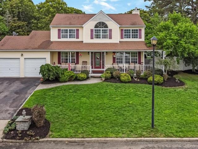 10 John St, Selden, NY 11784