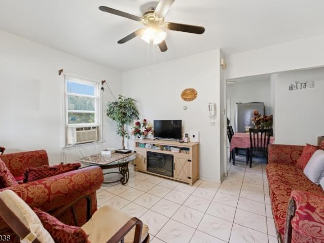 10 John St