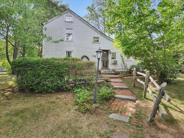 10 Joyce Ct, East Lyme, CT 06357